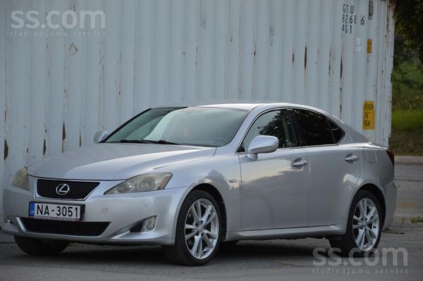 Grey Lexus IS 2006 in Tukums, with an engine capacity of 2.20 L and mileage of 327 thousand km for 2490 €, photo 4 on AUTOMOTO.COM.LV