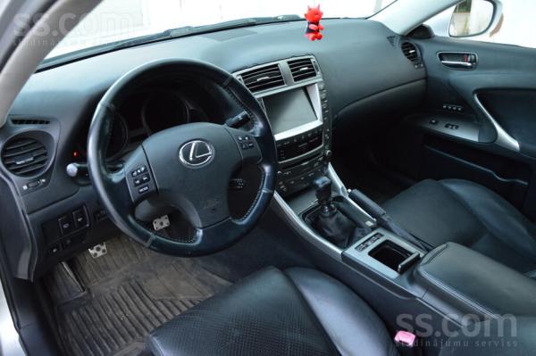 Grey Lexus IS 2006 in Tukums, with an engine capacity of 2.20 L and mileage of 327 thousand km for 2490 €, photo 6 on AUTOMOTO.COM.LV