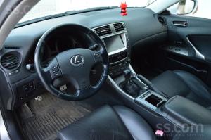 Grey Lexus IS 2006 in Tukums, with an engine capacity of 2.20 L and mileage of 327 thousand km for 2490 €, photo 7 on AUTOMOTO.COM.LV