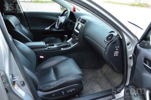 Grey Lexus IS 2006 in Tukums, with an engine capacity of 2.20 L and mileage of 327 thousand km for 2490 €, photo 8 on AUTOMOTO.COM.LV