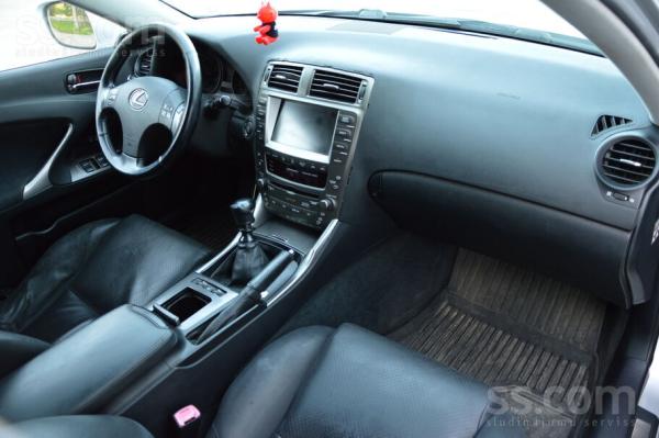 Grey Lexus IS 2006 in Tukums, with an engine capacity of 2.20 L and mileage of 327 thousand km for 2490 €, photo 8 on AUTOMOTO.COM.LV