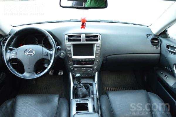 Grey Lexus IS 2006 in Tukums, with an engine capacity of 2.20 L and mileage of 327 thousand km for 2490 €, photo 10 on AUTOMOTO.COM.LV
