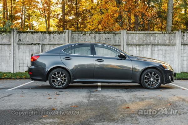 Grey Lexus IS 2006 in Keila, with an engine capacity of 2.20 L and mileage of 372 thousand km for 3000 €, photo 8 on AUTOMOTO.COM.LV