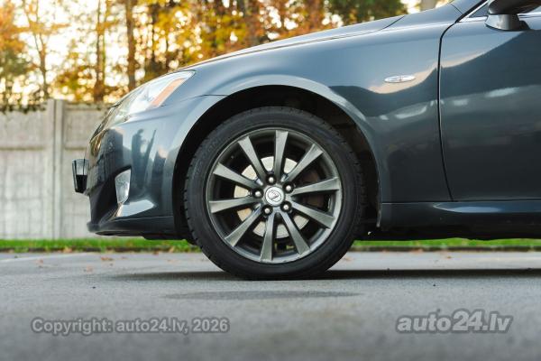 Grey Lexus IS 2006 in Keila, with an engine capacity of 2.20 L and mileage of 372 thousand km for 3000 €, photo 10 on AUTOMOTO.COM.LV