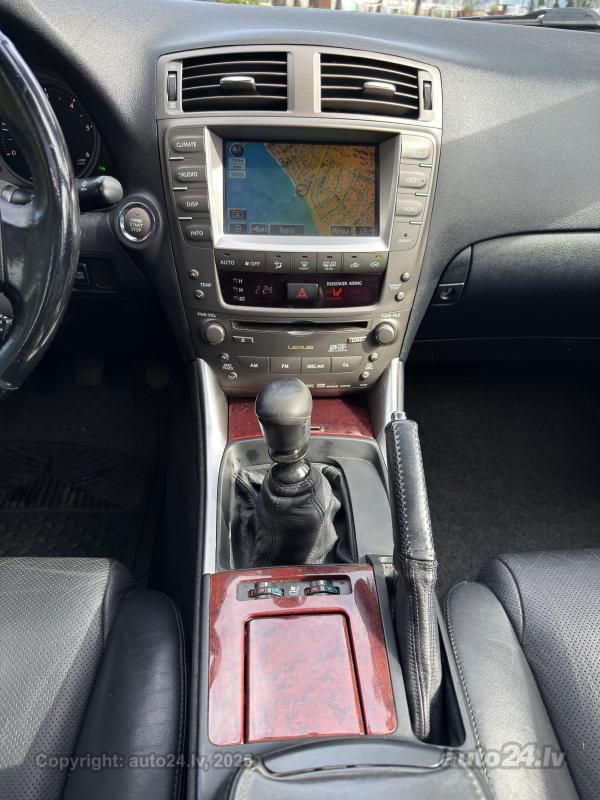 Pelēks Lexus IS 2006 Tallina, ar dzinēja tilpumu 2.20 L un nobraukumu 264 tūkst. km par 3500 €, foto 9 vietnē AUTOMOTO.COM.LV