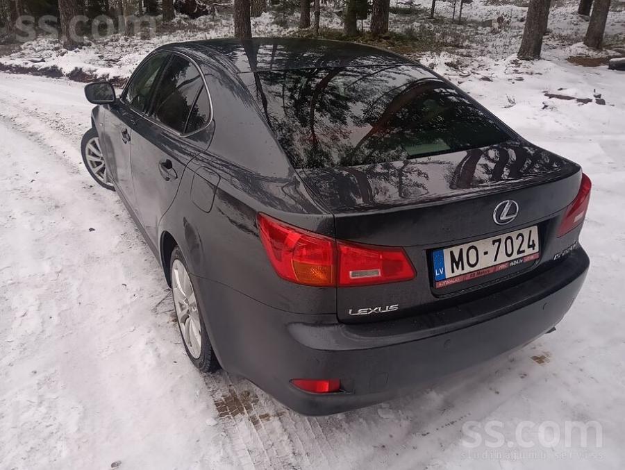 Grey Lexus IS 2007 in Rezekne, with an engine capacity of 2.20 L and mileage of 304 thousand km for 4850 €, photo 4 on AUTOMOTO.COM.LV