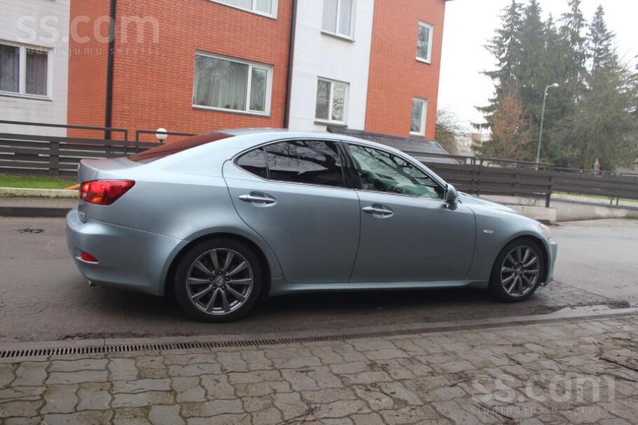 Grey Lexus IS 2007 in Riga, with an engine capacity of 2.20 L and mileage of 280 thousand km for 2999 €, photo 6 on AUTOMOTO.COM.LV