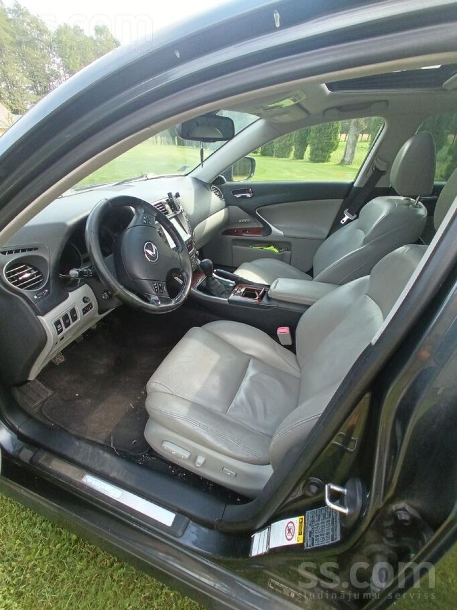 Grey Lexus IS 2007 in Rezekne, with an engine capacity of 2.20 L and mileage of 306 thousand km for 4500 €, photo 5 on AUTOMOTO.COM.LV