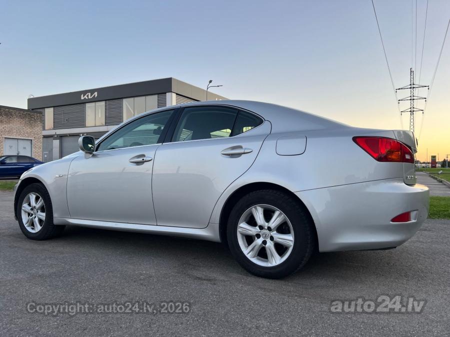 Pelēks Lexus IS 2007 Narva, ar dzinēja tilpumu 2.20 L un nobraukumu 285 tūkst. km par 2499 €, foto 13 vietnē AUTOMOTO.COM.LV