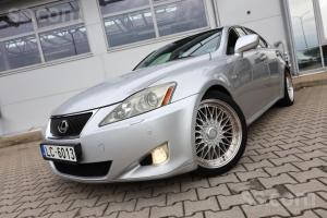 Grey Lexus IS 2007 in Riga, with an engine capacity of 2.20 L and mileage of 267 thousand km for 2995 €, photo 3 on AUTOMOTO.COM.LV