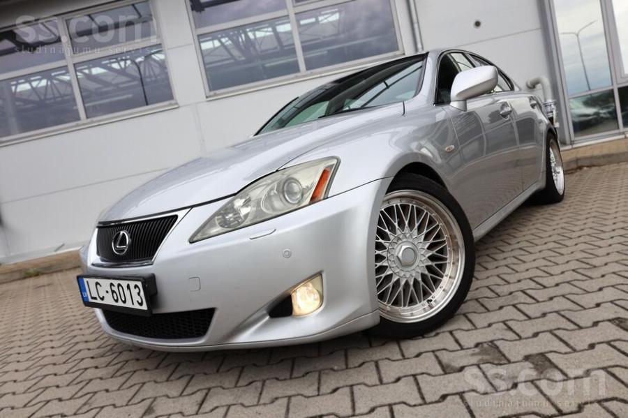 Grey Lexus IS 2007 in Riga, with an engine capacity of 2.20 L and mileage of 267 thousand km for 2995 €, photo 3 on AUTOMOTO.COM.LV