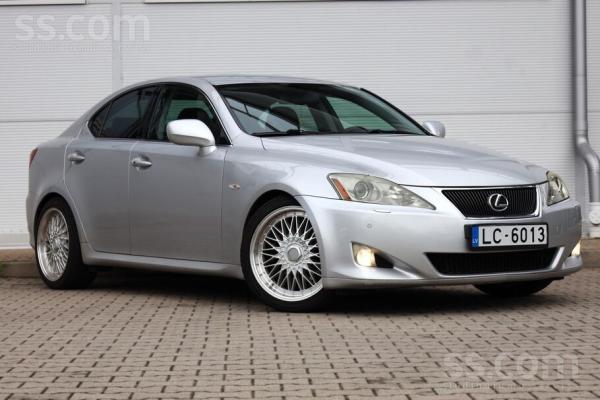 Grey Lexus IS 2007 in Riga, with an engine capacity of 2.20 L and mileage of 267 thousand km for 2995 €, photo 3 on AUTOMOTO.COM.LV