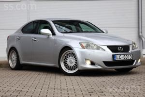 Grey Lexus IS 2007 in Riga, with an engine capacity of 2.20 L and mileage of 267 thousand km for 2995 €, photo 4 on AUTOMOTO.COM.LV