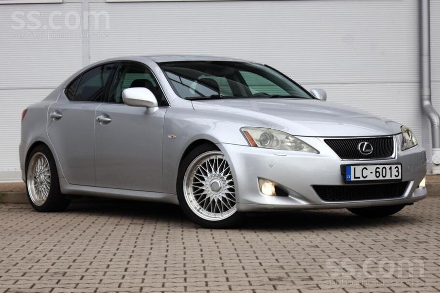 Grey Lexus IS 2007 in Riga, with an engine capacity of 2.20 L and mileage of 267 thousand km for 2995 €, photo 4 on AUTOMOTO.COM.LV
