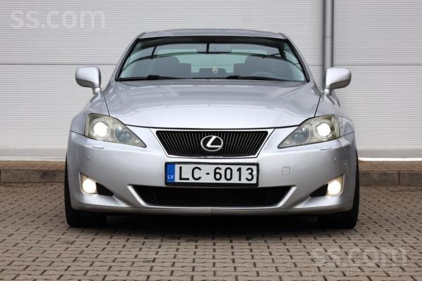 Grey Lexus IS 2007 in Riga, with an engine capacity of 2.20 L and mileage of 267 thousand km for 2995 €, photo 4 on AUTOMOTO.COM.LV