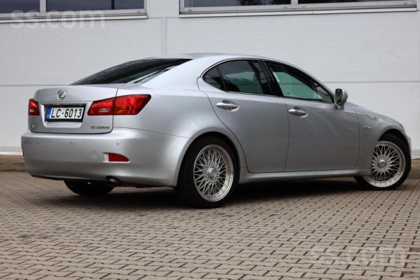 Grey Lexus IS 2007 in Riga, with an engine capacity of 2.20 L and mileage of 267 thousand km for 2995 €, photo 6 on AUTOMOTO.COM.LV