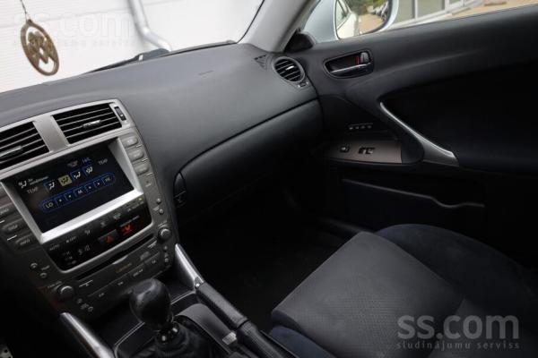 Grey Lexus IS 2007 in Riga, with an engine capacity of 2.20 L and mileage of 267 thousand km for 2995 €, photo 9 on AUTOMOTO.COM.LV