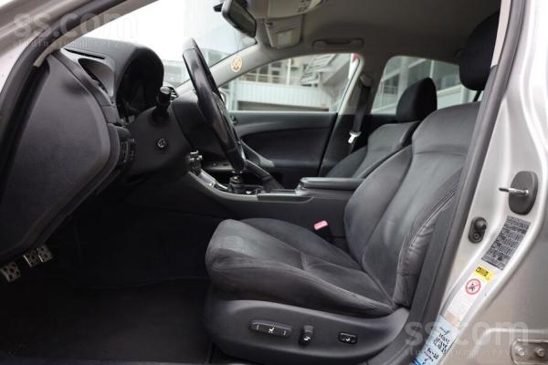 Grey Lexus IS 2007 in Riga, with an engine capacity of 2.20 L and mileage of 267 thousand km for 2995 €, photo 10 on AUTOMOTO.COM.LV