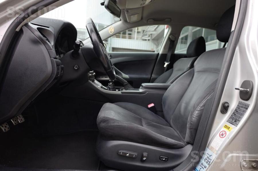 Grey Lexus IS 2007 in Riga, with an engine capacity of 2.20 L and mileage of 267 thousand km for 2995 €, photo 11 on AUTOMOTO.COM.LV