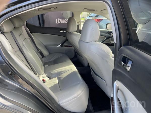 Grey Lexus IS 2007 in Talsi, with an engine capacity of 2.20 L and mileage of 349 thousand km for 2700 €, photo 8 on AUTOMOTO.COM.LV