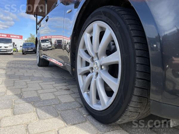 Grey Lexus IS 2007 in Talsi, with an engine capacity of 2.20 L and mileage of 349 thousand km for 2700 €, photo 10 on AUTOMOTO.COM.LV