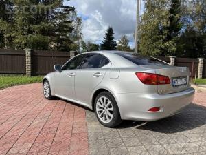 Grey Lexus IS 2007 in Riga, with an engine capacity of 2.20 L and mileage of 388 thousand km for 3300 €, photo 6 on AUTOMOTO.COM.LV