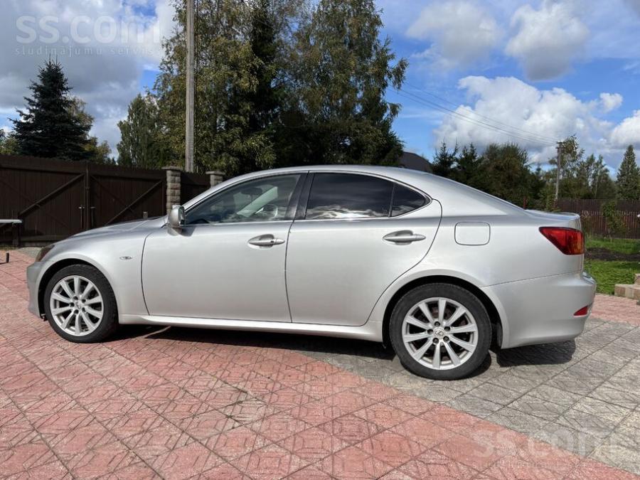 Grey Lexus IS 2007 in Riga, with an engine capacity of 2.20 L and mileage of 388 thousand km for 3300 €, photo 7 on AUTOMOTO.COM.LV