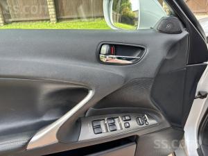 Grey Lexus IS 2007 in Riga, with an engine capacity of 2.20 L and mileage of 388 thousand km for 3300 €, photo 9 on AUTOMOTO.COM.LV
