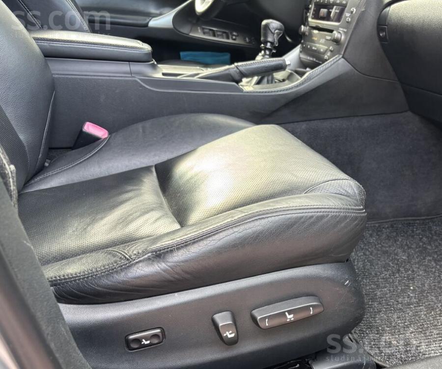 Grey Lexus IS 2007 in Riga, with an engine capacity of 2.20 L and mileage of 388 thousand km for 3300 €, photo 13 on AUTOMOTO.COM.LV