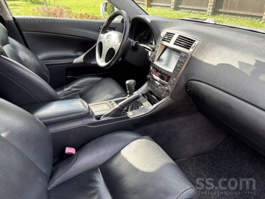 Grey Lexus IS 2007 in Riga, with an engine capacity of 2.20 L and mileage of 388 thousand km for 3300 €, photo 14 on AUTOMOTO.COM.LV