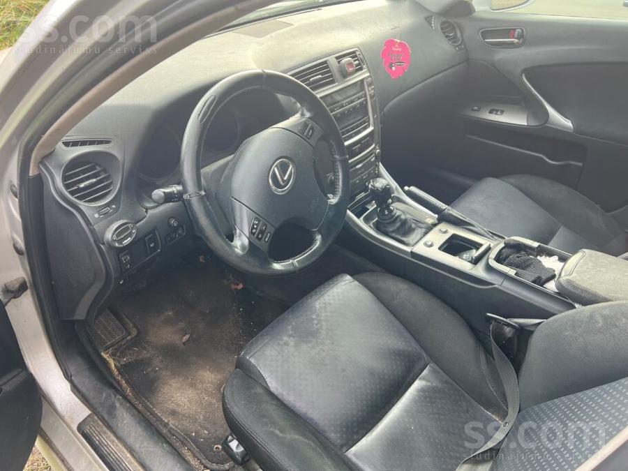 Grey Lexus IS 2007 in Riga, with an engine capacity of 2.20 L and mileage of 390 thousand km for 500 €, photo 3 on AUTOMOTO.COM.LV