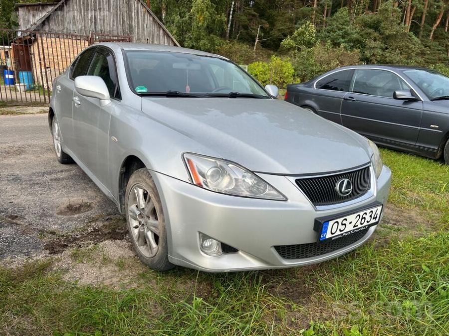 Grey Lexus IS 2007 in Riga, with an engine capacity of 2.20 L and mileage of 390 thousand km for 500 €, photo 4 on AUTOMOTO.COM.LV