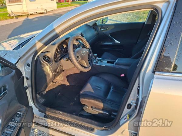 Lexus IS 2007 in Parnu on AUTOMOTO.COM.LV Grey Lexus IS 2007 in Parnu, with an engine capacity of 2.50 L and mileage of 285 thousand km for 4500 €, photo 8 on AUTOMOTO.COM.LV