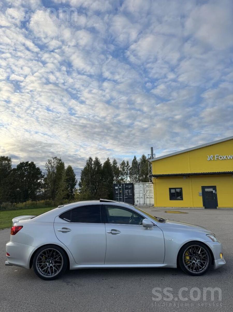 Grey Lexus IS 2007 in Kraslava, with an engine capacity of 2.20 L and mileage of 263 thousand km for 4800 €, photo 3 on AUTOMOTO.COM.LV