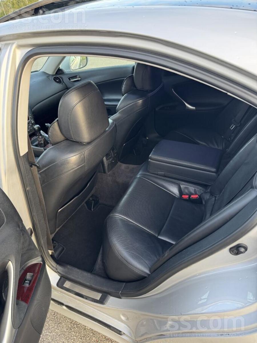 Grey Lexus IS 2007 in Kraslava, with an engine capacity of 2.20 L and mileage of 263 thousand km for 4800 €, photo 9 on AUTOMOTO.COM.LV