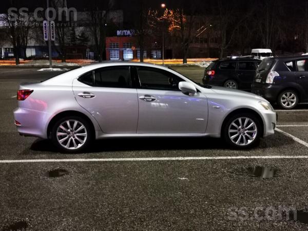 Grey Lexus IS 2007 in Riga, with an engine capacity of 2.20 L and mileage of 475 thousand km for 2900 €, photo 4 on AUTOMOTO.COM.LV