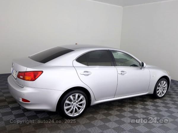 Pelēks Lexus IS 2008 Tallina, ar dzinēja tilpumu 2.20 L un nobraukumu 454 tūkst. km par 1999 €, foto 3 vietnē AUTOMOTO.COM.LV