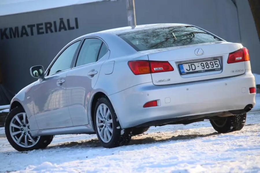 Grey Lexus IS 2008 in Riga, with an engine capacity of 2.20 L and mileage of 245 thousand km for 3990 €, photo 5 on AUTOMOTO.COM.LV