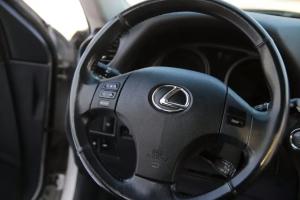 Grey Lexus IS 2008 in Riga, with an engine capacity of 2.20 L and mileage of 245 thousand km for 3990 €, photo 8 on AUTOMOTO.COM.LV