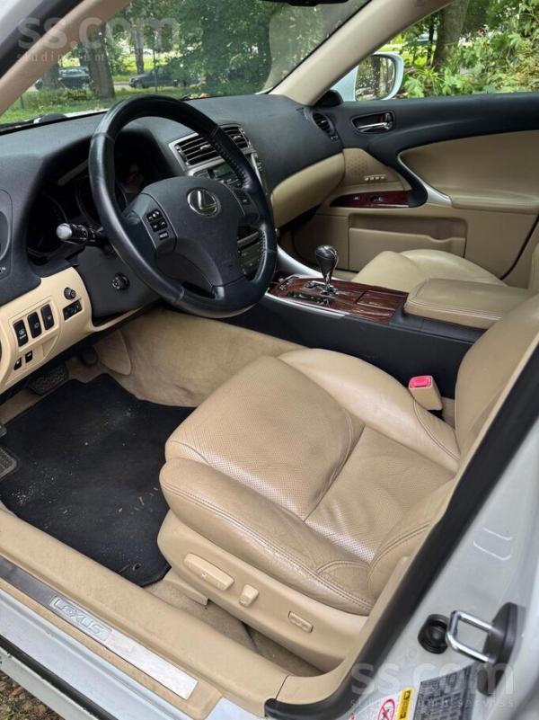 Grey Lexus IS 2008 in Riga, with an engine capacity of 2.50 L and mileage of 135 thousand km for 1500 €, photo 3 on AUTOMOTO.COM.LV