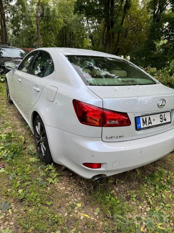 Grey Lexus IS 2008 in Riga, with an engine capacity of 2.50 L and mileage of 135 thousand km for 1500 €, photo 4 on AUTOMOTO.COM.LV