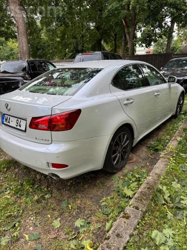Grey Lexus IS 2008 in Riga, with an engine capacity of 2.50 L and mileage of 135 thousand km for 1500 €, photo 5 on AUTOMOTO.COM.LV