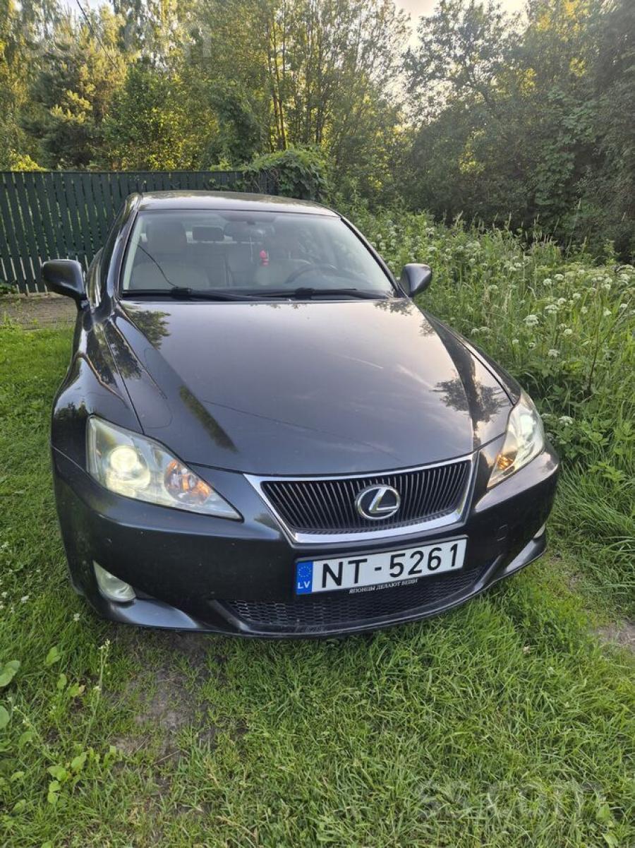 Grey Lexus IS 2009 in Riga, with an engine capacity of 2.20 L and mileage of 257 thousand km for 3900 €, photo 1 on AUTOMOTO.COM.LV