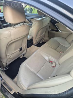 Grey Lexus IS 2009 in Riga, with an engine capacity of 2.20 L and mileage of 257 thousand km for 3900 €, photo 8 on AUTOMOTO.COM.LV