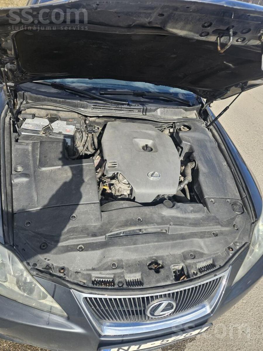Grey Lexus IS 2009 in Riga, with an engine capacity of 2.20 L and mileage of 257 thousand km for 3900 €, photo 13 on AUTOMOTO.COM.LV