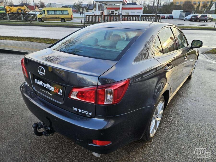Grey Lexus IS 2011 in Siauliai, with an engine capacity of 2.20 L and mileage of 216 thousand km for 6450 €, photo 4 on AUTOMOTO.COM.LV