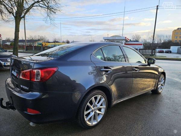 Grey Lexus IS 2011 in Siauliai, with an engine capacity of 2.20 L and mileage of 216 thousand km for 6450 €, photo 5 on AUTOMOTO.COM.LV