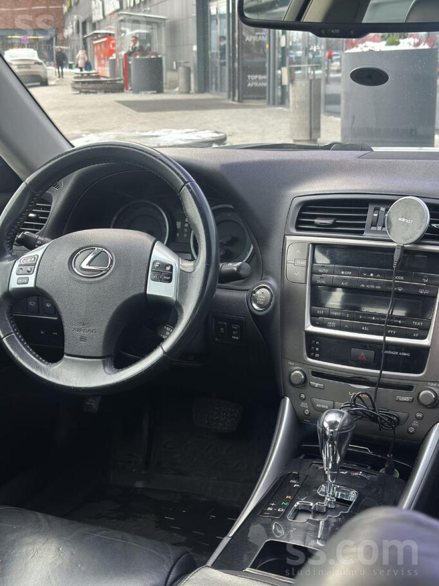 Pelēks Lexus IS 2011 Rīga, ar dzinēja tilpumu 2.50 L un nobraukumu 194 tūkst. km par 8190 €, foto 11 vietnē AUTOMOTO.COM.LV
