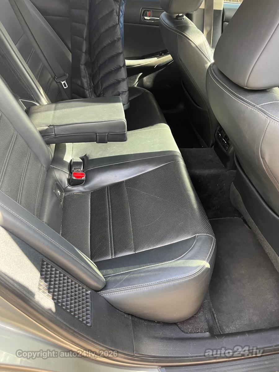 Grey Lexus IS 2013 in Tallinn, with an engine capacity of 2.50 L and mileage of 245 thousand km for 16000 €, photo 7 on AUTOMOTO.COM.LV