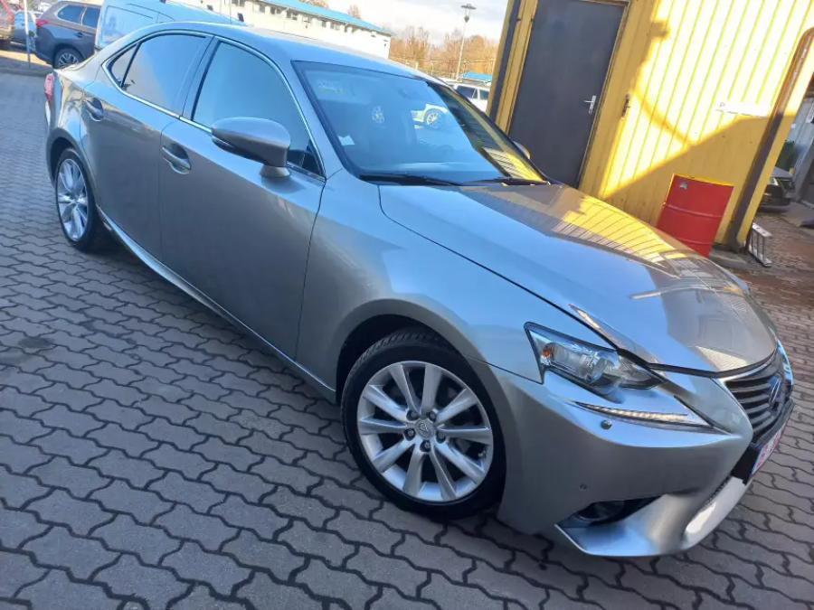 Grey Lexus IS 2014 in Riga, with an engine capacity of 2.50 L and mileage of 180 thousand km for 12490 €, photo 7 on AUTOMOTO.COM.LV